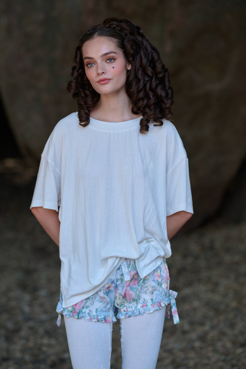 The Ivory Girlfriend Tee – Selkie