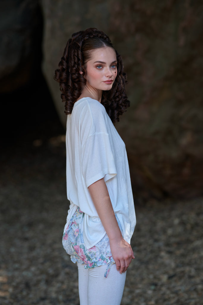 The Ivory Girlfriend Tee – Selkie